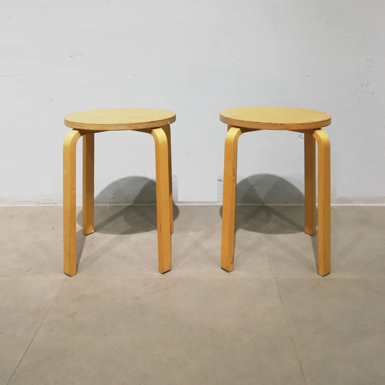 Tamboret de fusta 45 cm (lot 4 unitats) - Cabauoportunitats.com